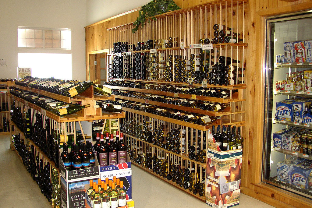 Windfall Market, MA | US Harbors