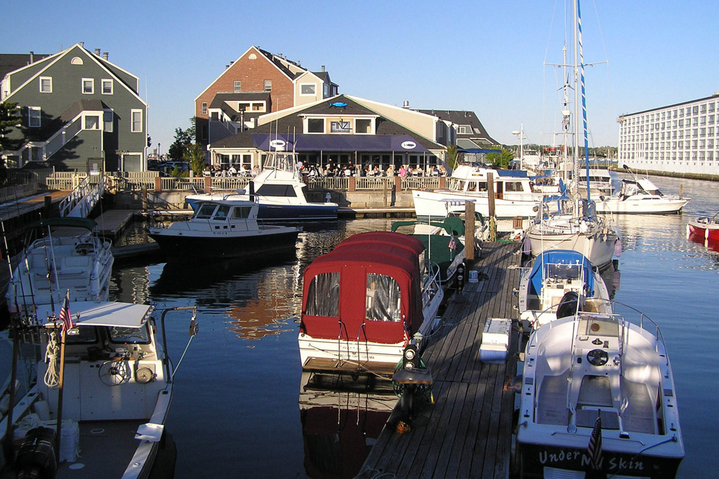 Finz Seafood & Grill, MA | US Harbors