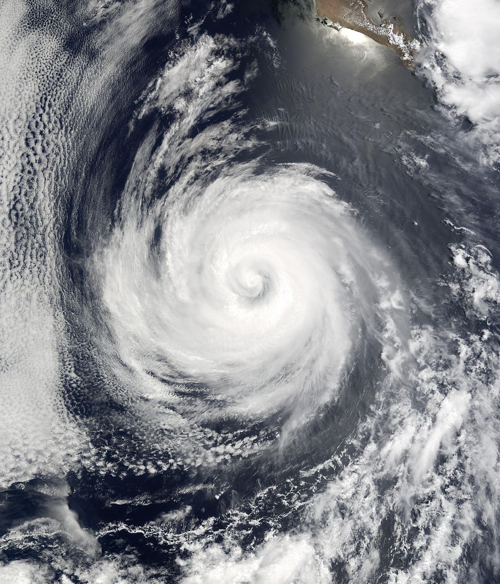 Douglas Strengthens, Becoming First Hurricane of Eastern Pacific Season ...