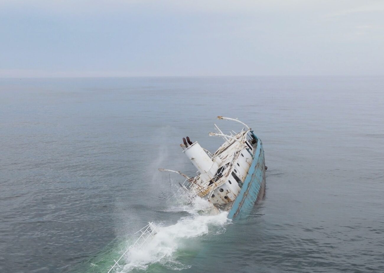 DNREC Sinks Ex-Navy Freighter onto Delaware’s Artificial Reef System ...