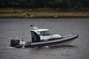 What is the best way to balance weight on boat | US Harbors