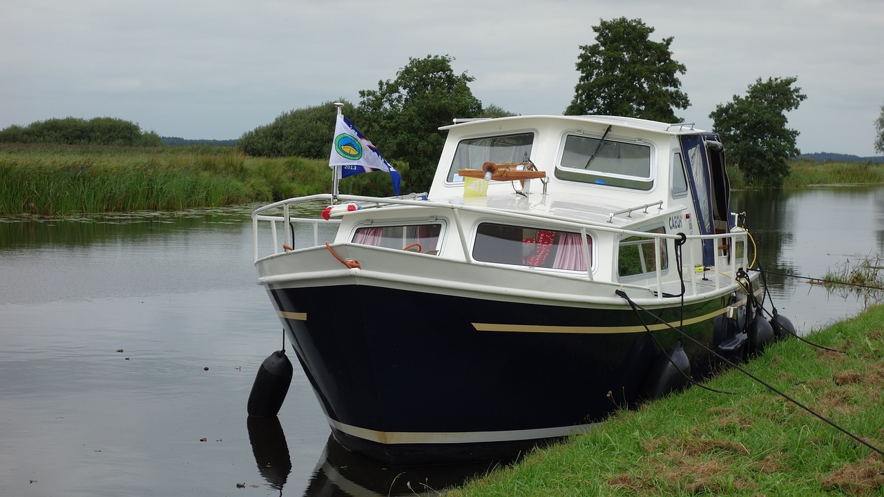 A Guide to Boating Etiquette and Safety | US Harbors